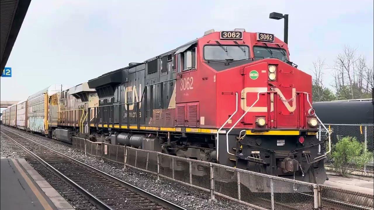 CN 3062 and 3921 pass Aldershot with M382 from Toledo Ohio, for McMillan Yard in Toronto # ...