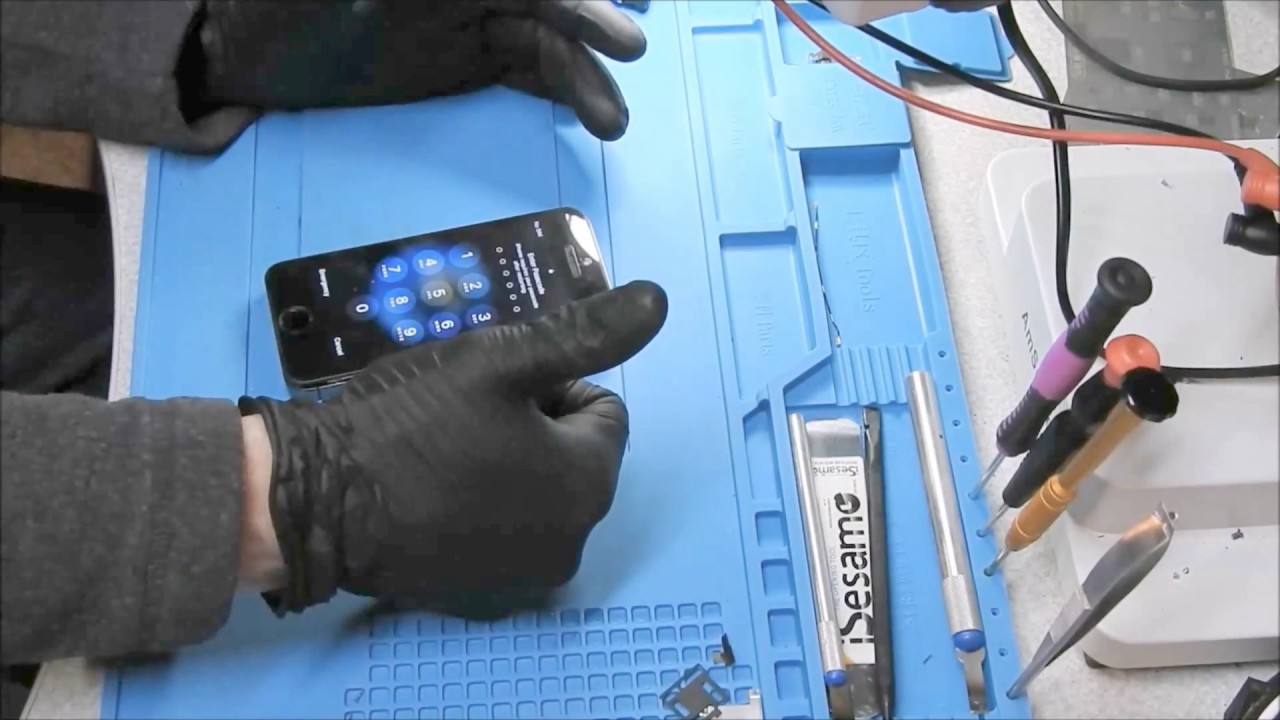 iPhone 5s won't boot - Stuck in Recovery Mode. Long screw damage repair ...