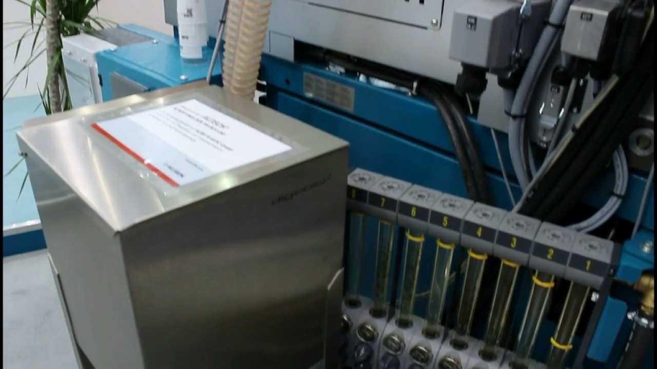 BOY 35 E Umspritzen von Sechskantklingen für Drehmomentschlüssel - YouTube