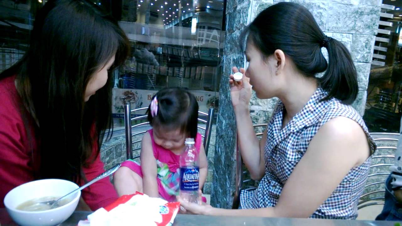 Mika di choi Tet Tay (2014) 2 - YouTube