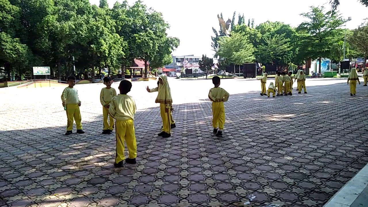 Main lompat tali bersama teman - YouTube
