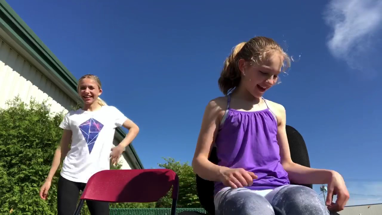 What is in my pink bag// with Vetta - YouTube