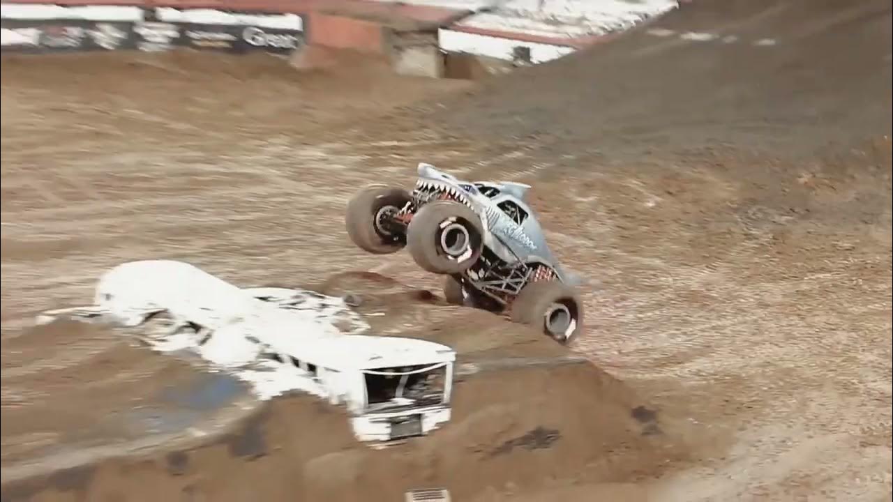 Monster Jam World Finals 22 - YouTube