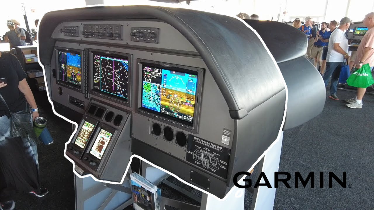 Garmin Booth | Oshkosh 2021 - YouTube