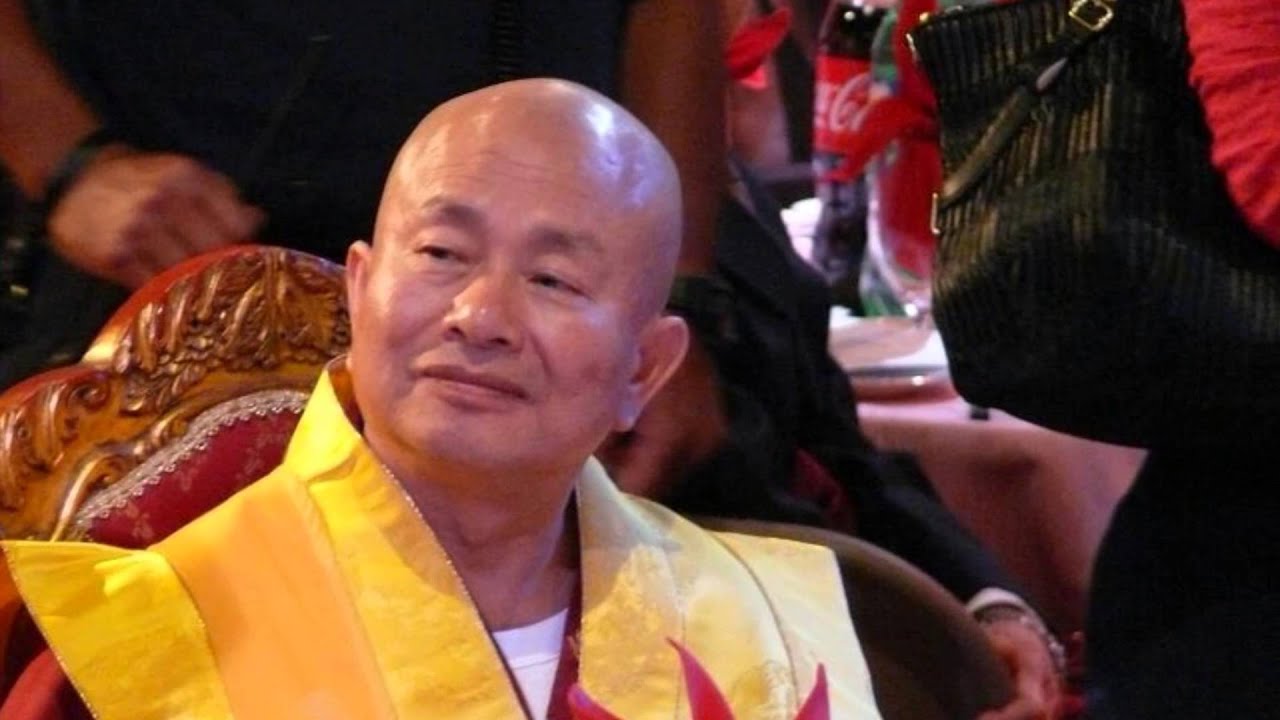 Grand Master Sheng-yen Lu 蓮生活佛 - YouTube