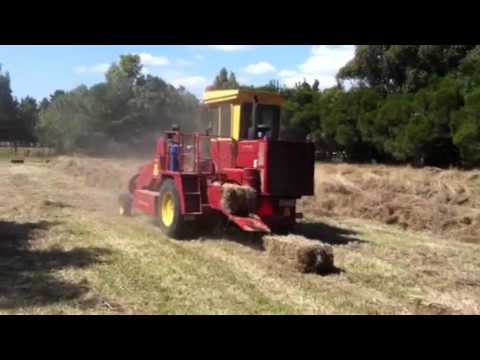 New holland 1426 self propelled small square baler 2011 - YouTube