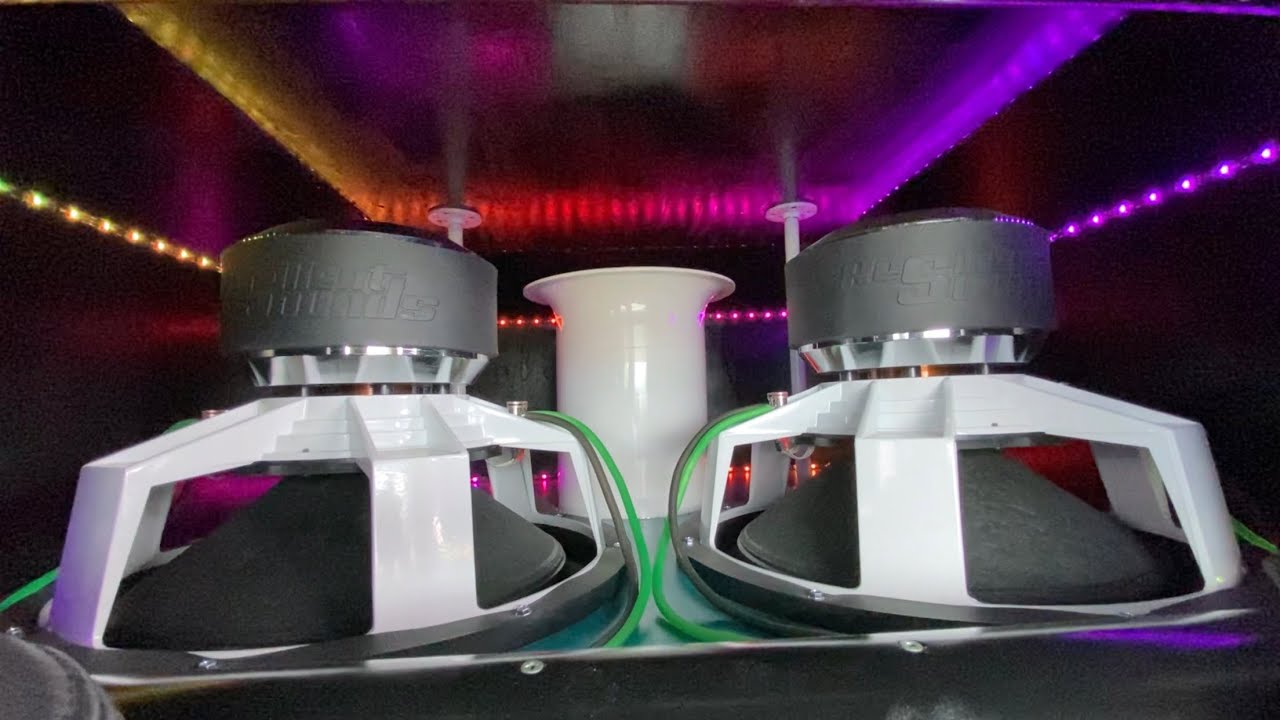 Car Go Boom! 2 Resilient Sounds Platinum 18s On A Taramps Bass 8k - YouTube