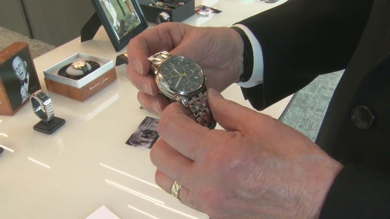 Why Pope Francis' watch is at a Green Bay bank - YouTube