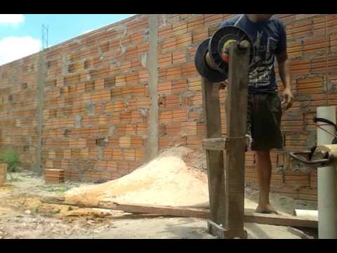 cavando poço semi artesiano - YouTube