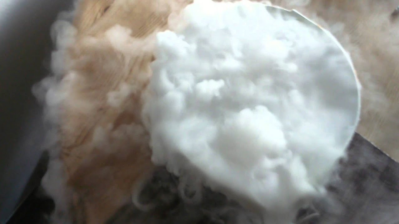 magical fog // experiment trockeneis - YouTube