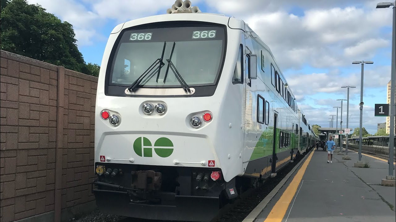 SWAPPED PLATFORMS!!?? (Train Meet) 2 GO Trains At Clarkson. July 5th 2024 - YouTube