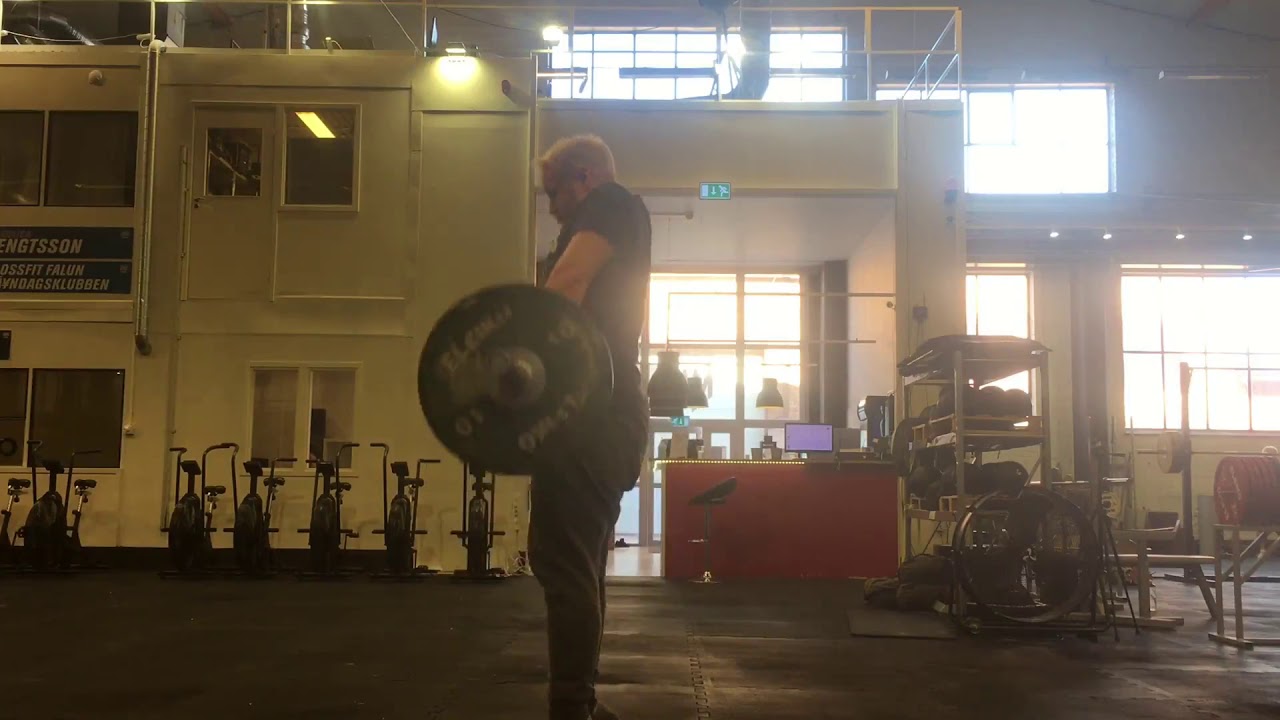 The Clean Pull with pause under knees - Andreas Sandström - YouTube