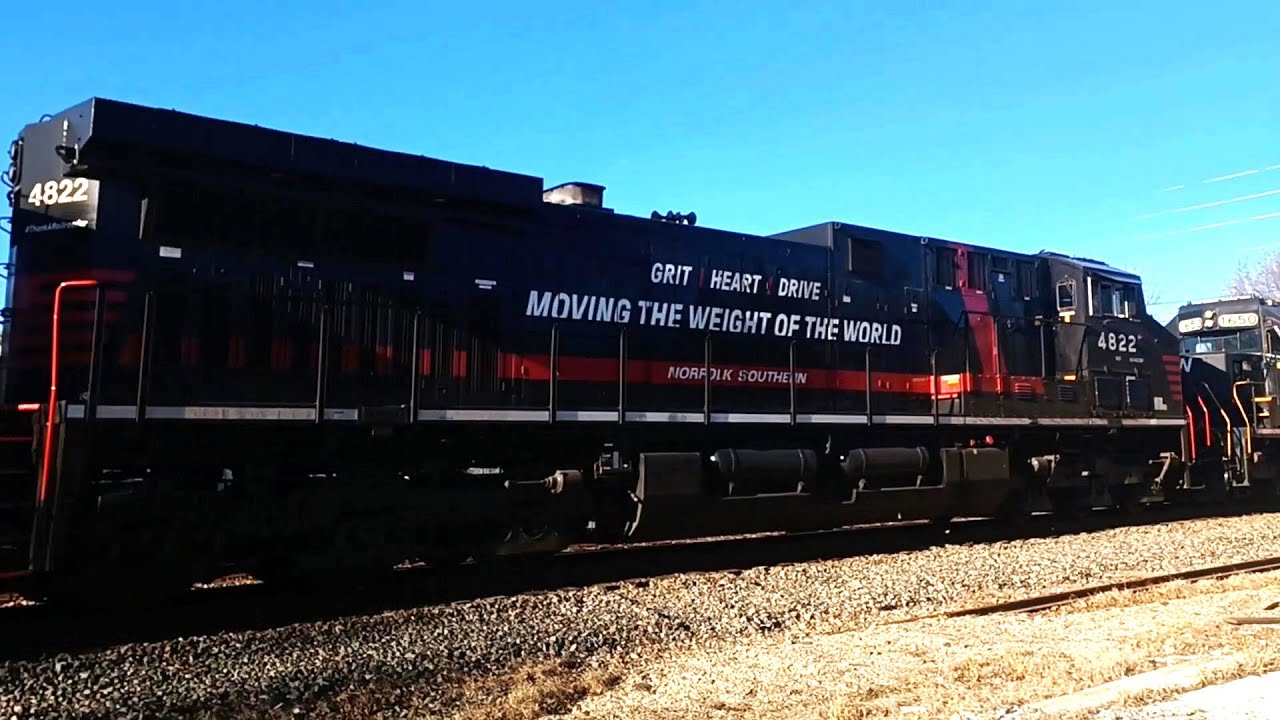 Aggressive Quad! Flew UP Mtn NS #4822 Returns trailing Norfolk Southern #4092 -#27a /NS #4551 ...