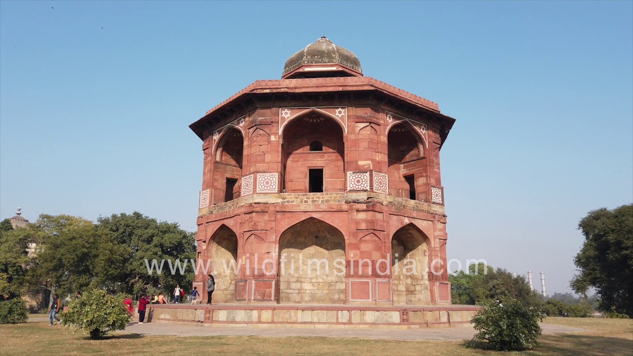 'Castle of Pleasure' or Sher Mandal inside Purana Qila | Sher Shah's or ...