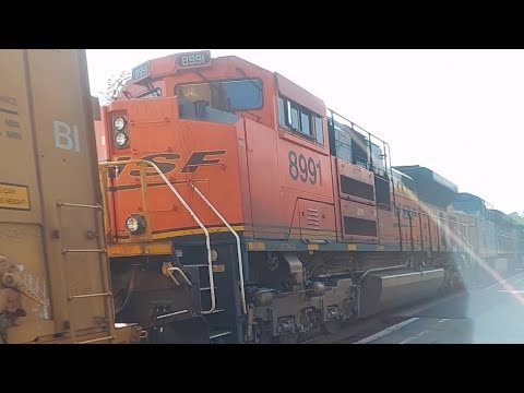 Trains at Amsterdam, NY ft. BNSF SD70ACe #8991 on CSX M567-27!!! @SuperDominoRailfans - YouTube