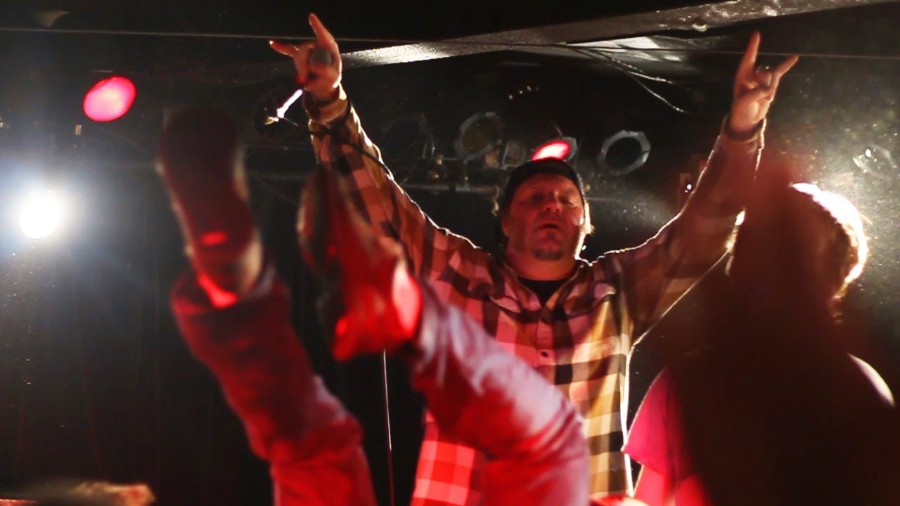 36 Crazyfists Live @ Koots - YouTube