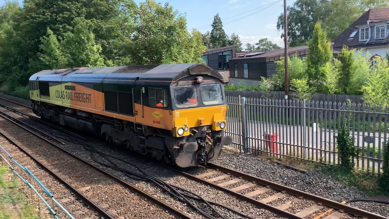 Class 66 | 66850 ‘David Maidment OBE’ | Light Engine | Colas Rail ...