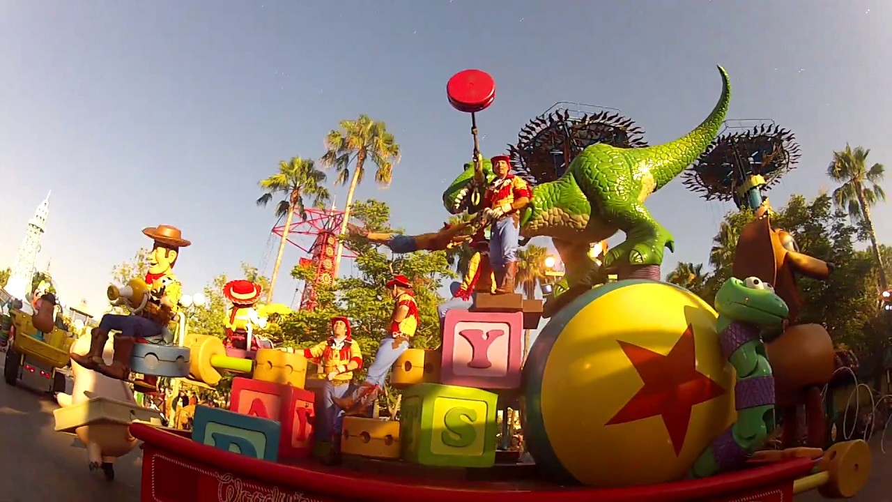 Pixar Play Parade - Disney's California Adventure - YouTube