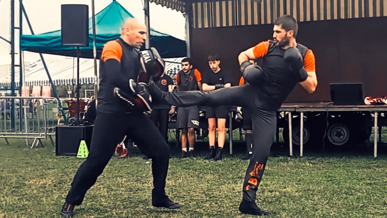 Démonstration de Savate et de Canne/bâton forum 2024 - YouTube