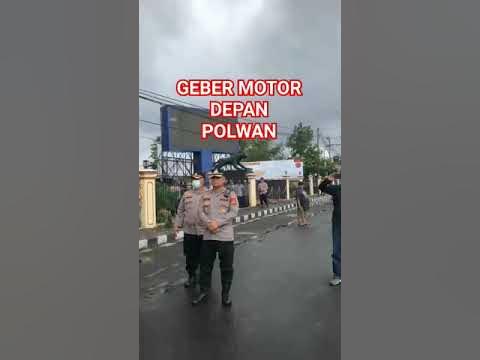 Pendemo geber motor depan polwan yang berjaga depan kapolres tasikmalaya - YouTube