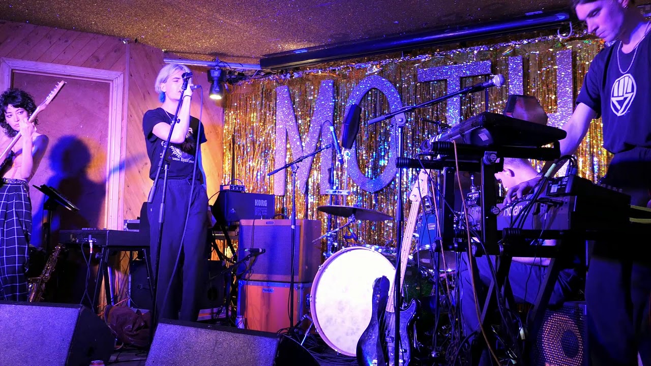 Xi at the Moth Club, Hackney - YouTube