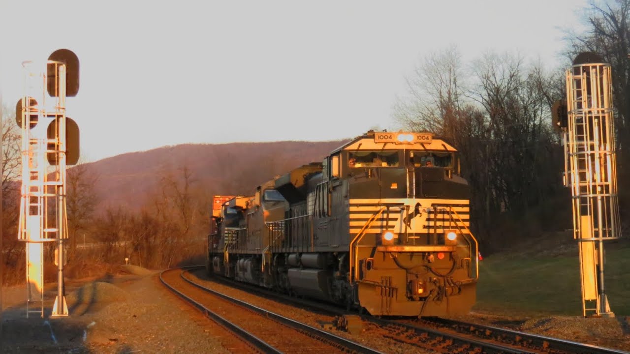 A visit to the Norfolk Southern Pittsburgh Line - YouTube