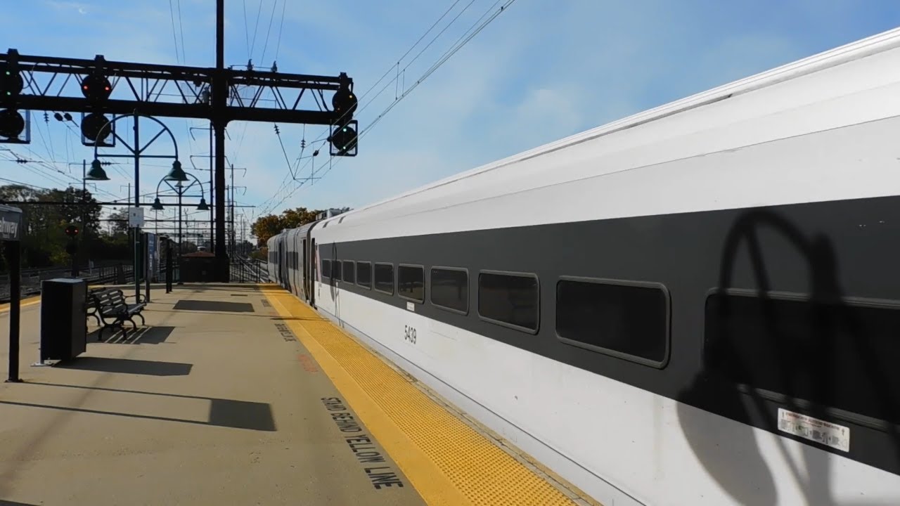 NJ Transit Comet III's at Rahway - YouTube