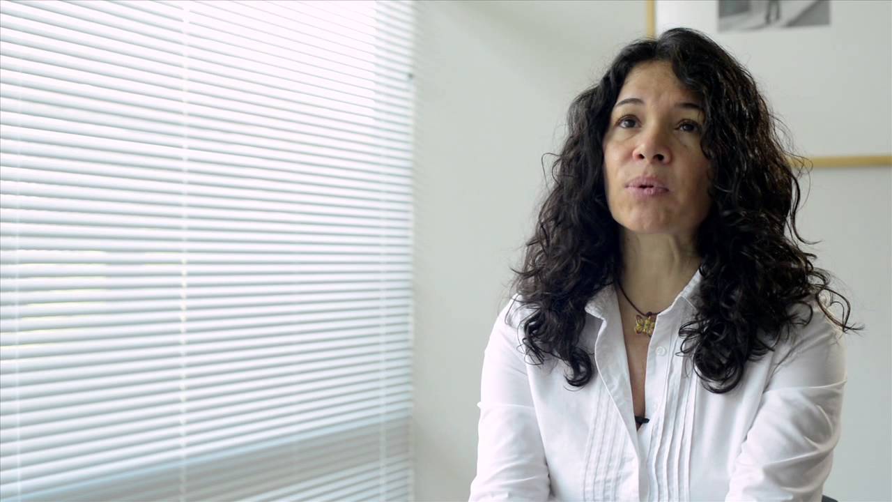 Luisa Angelucci en la serie Temas - YouTube