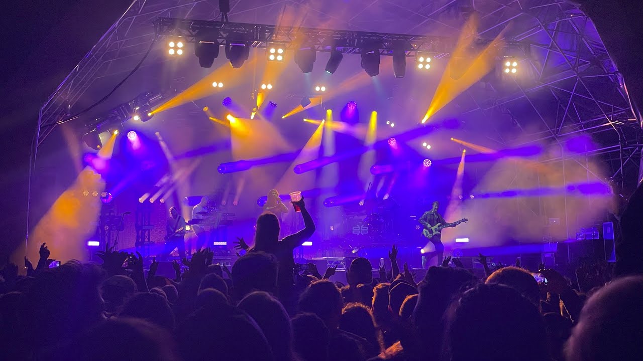 Don Broco - Pretty - Slam Dunk North 04.09.2021 - YouTube