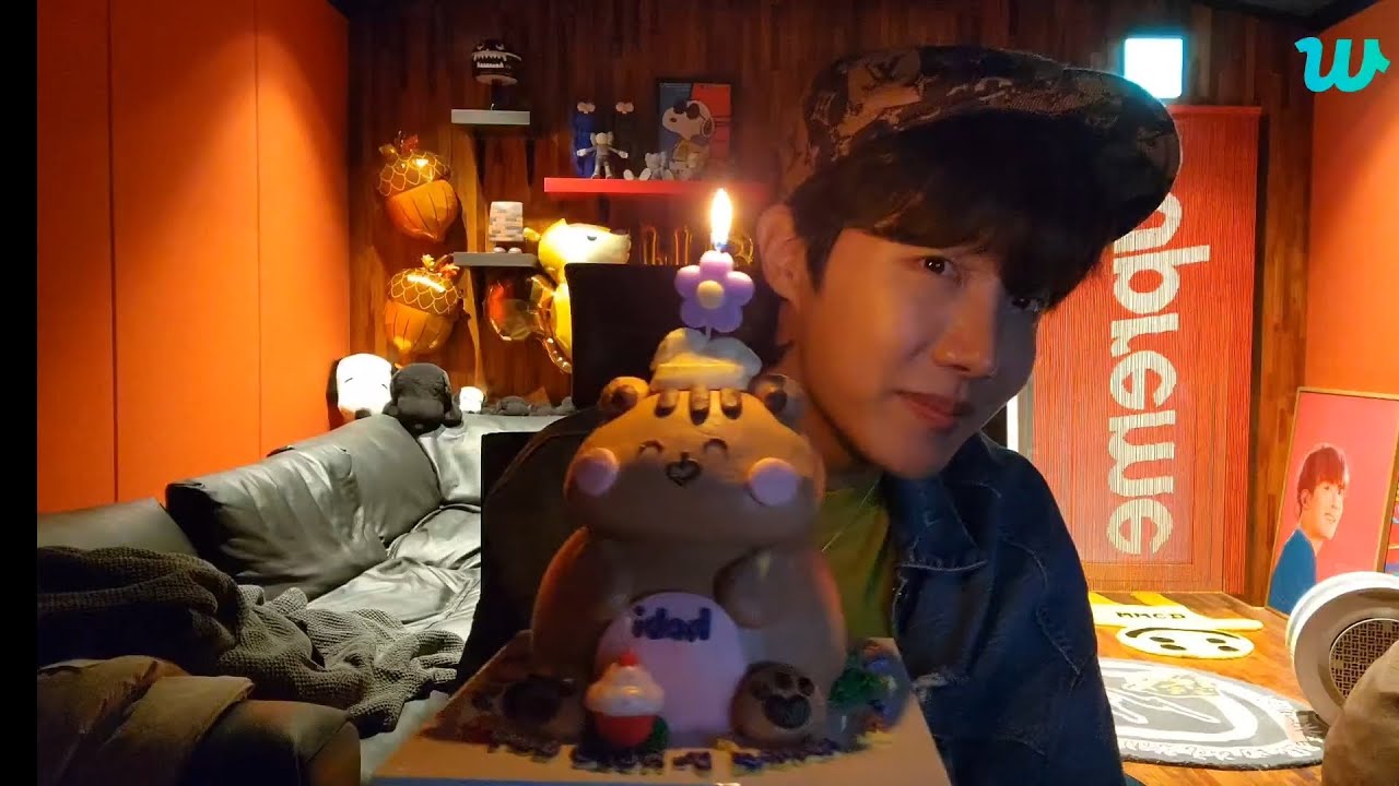 jhope cake cutting in his birthday weverse live #jhope #bts #hobi # ...