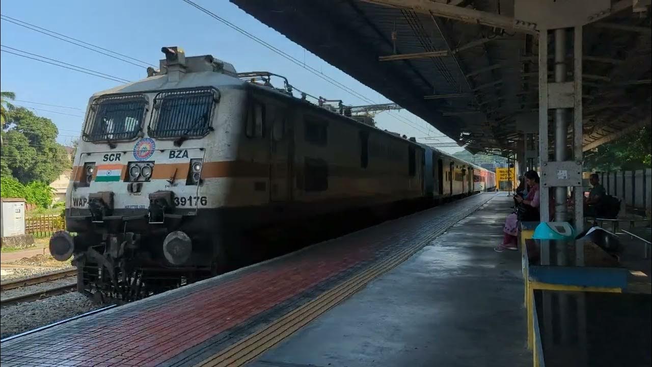Mangala Lakshadweep Express arriving at Aluva with Announcement - YouTube