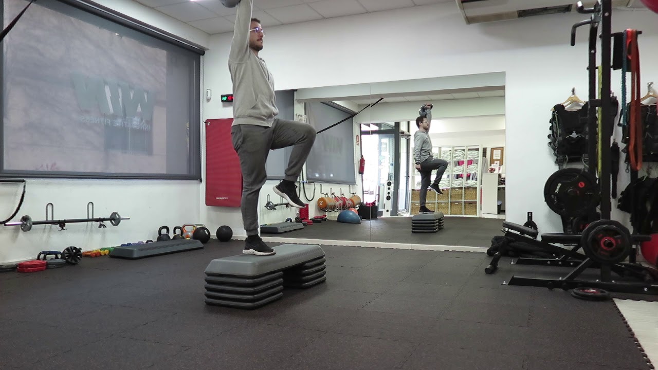 STEP UP OVERHEAD PRESS - WIN FITNESS CLUBS - YouTube
