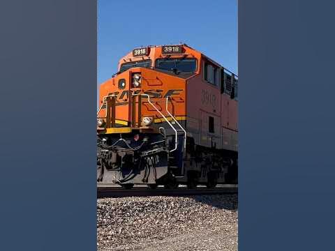Tier 4 duo lead fast BNSF Grain train! #bnsf #bnsfrailway #train #shorts - YouTube
