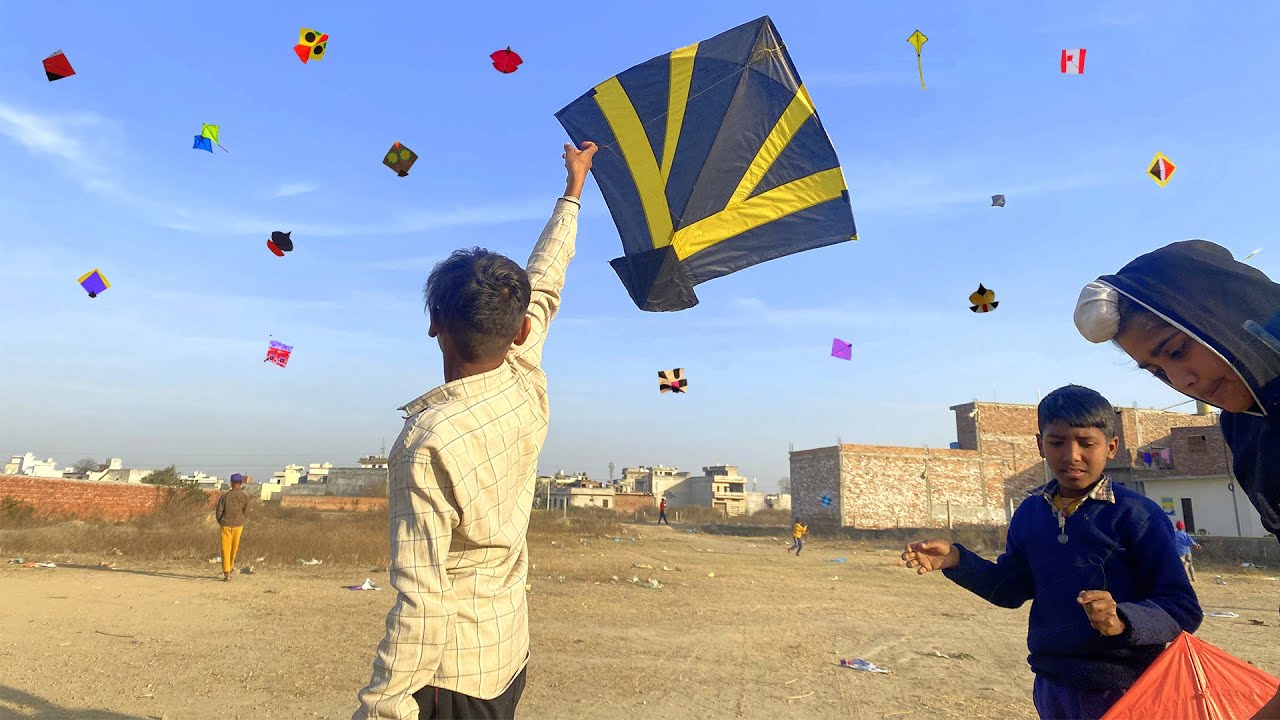 Flying Kites On Ground | Kite Fighting | Patangbazi | Kite Vlog | Singh ...