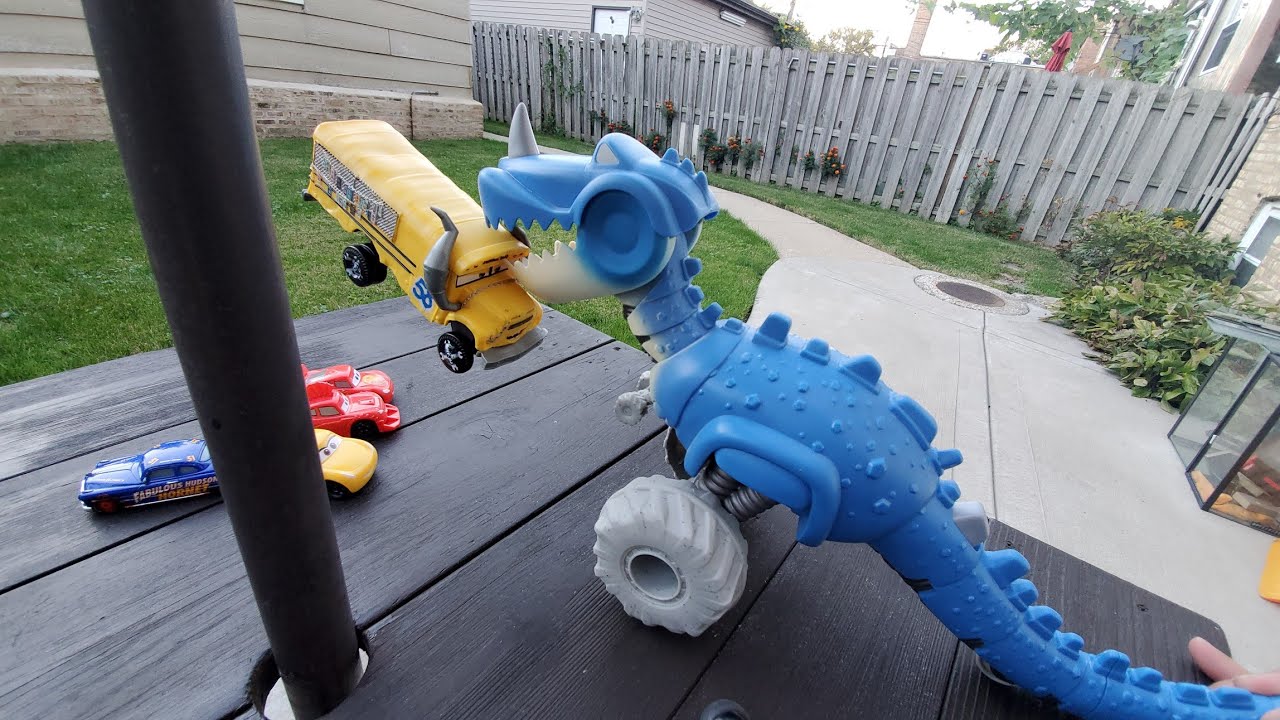 🔴 First time playing ROLL AND CHOMP DINO from Disney Pixar, unboxing ...