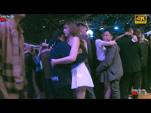 May 29, 2025, Chongqing Dance Hall, enjoy the fun of dancing, simple life