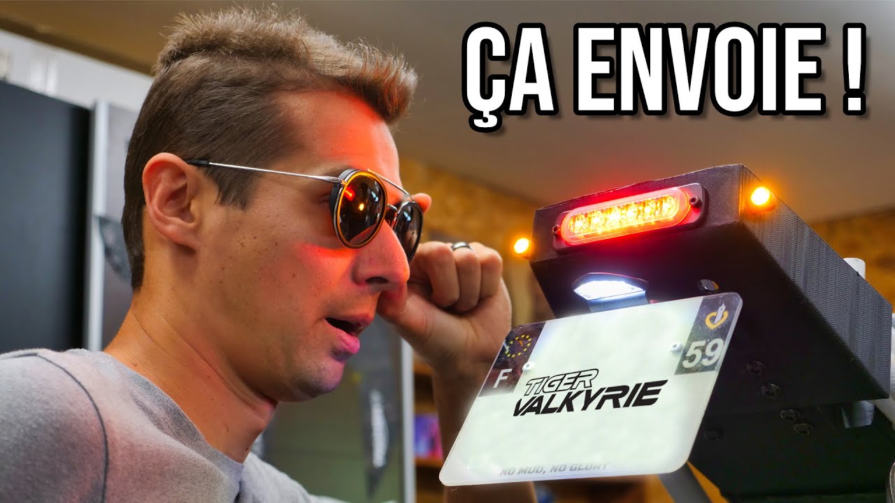 La boucle arrière et l'éclairage de la Tiger 900 Valkyrie sont bouclés ...