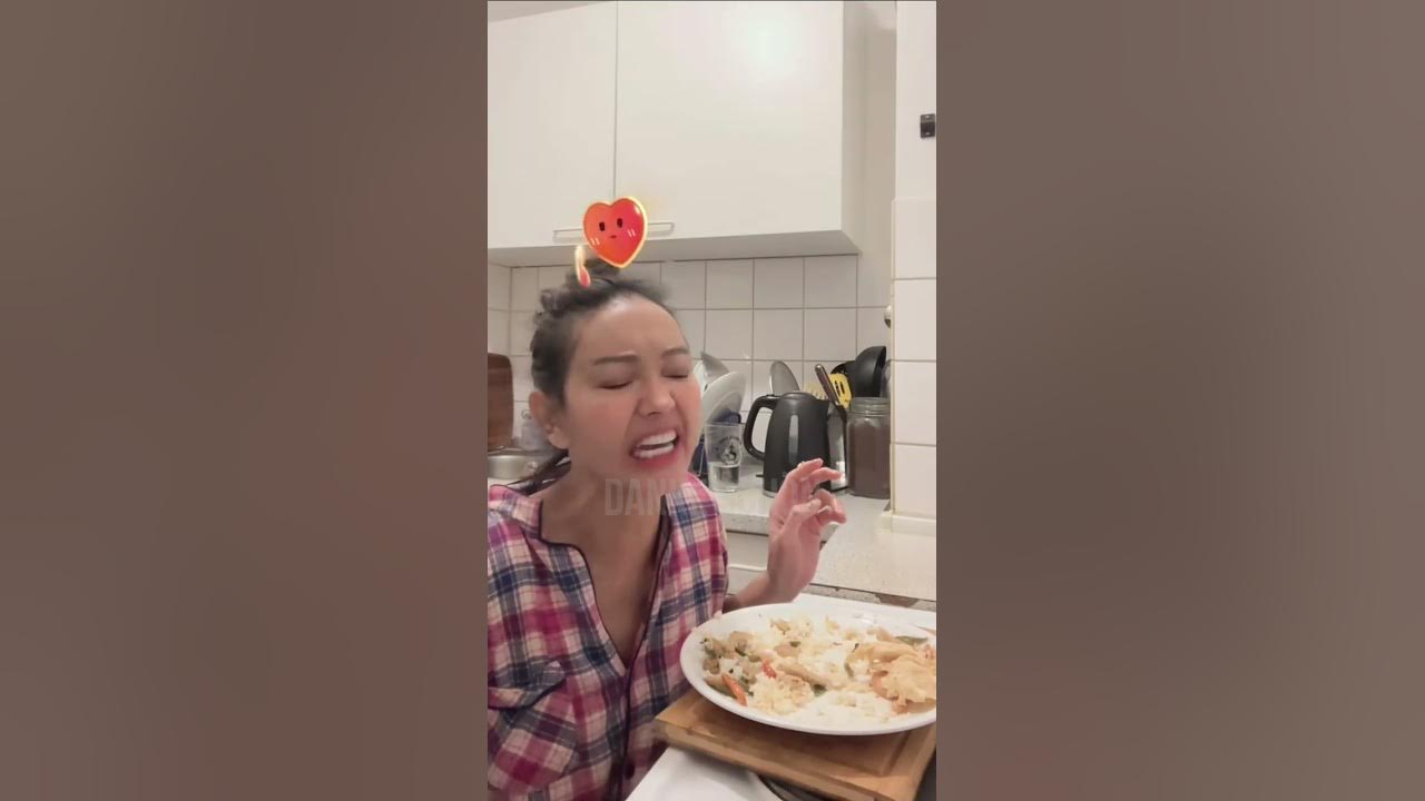 Enaknya Bunda Corla Makan Lagi Pakai Tumis Asam Pedas Udang Kerang Ijo Campur Rebung (250120 ...