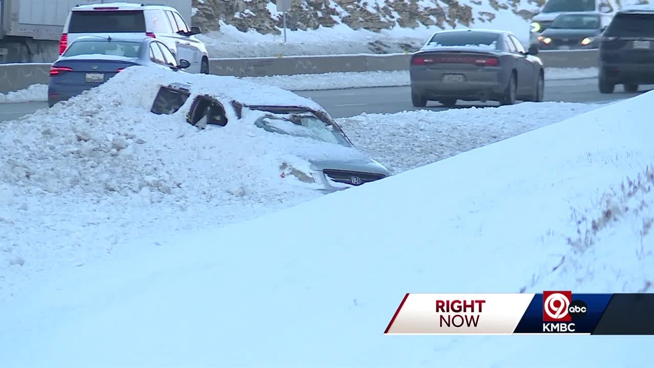 Abandoned cars on Missouri highways pose challenges after blizzard hits Kansas City - YouTube