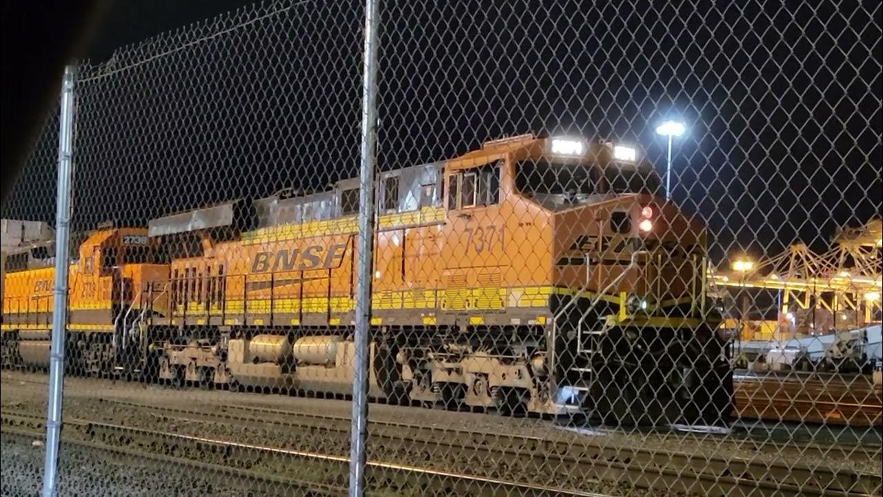 BNSF 7371 Sits in Seattle (04-29-2022) - YouTube
