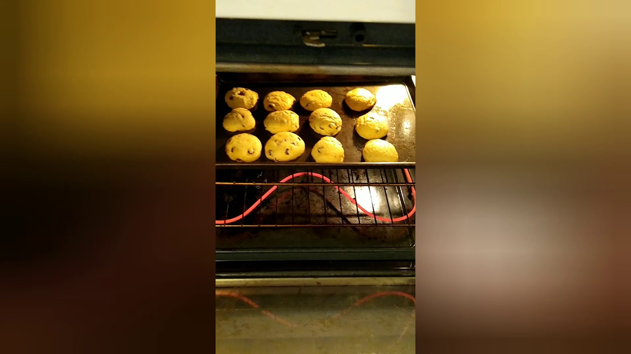 Baking Papa Murphy Cookies (I review them) - YouTube