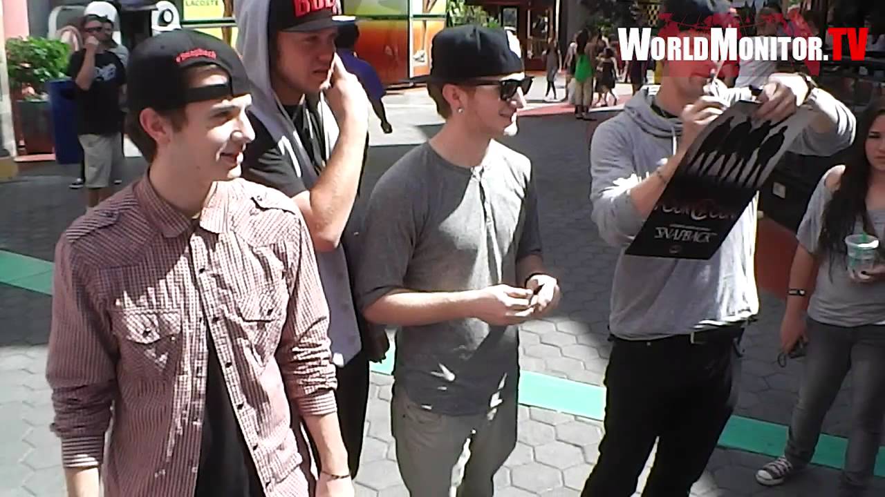 Nick Cannon's Band 'Four Count' greet fans arriving at 2012 Teen Choice ...