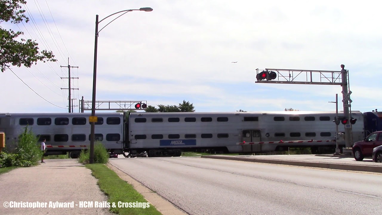 Metra 414 Passes Prospect Ave RXR - Itasca, IL - YouTube