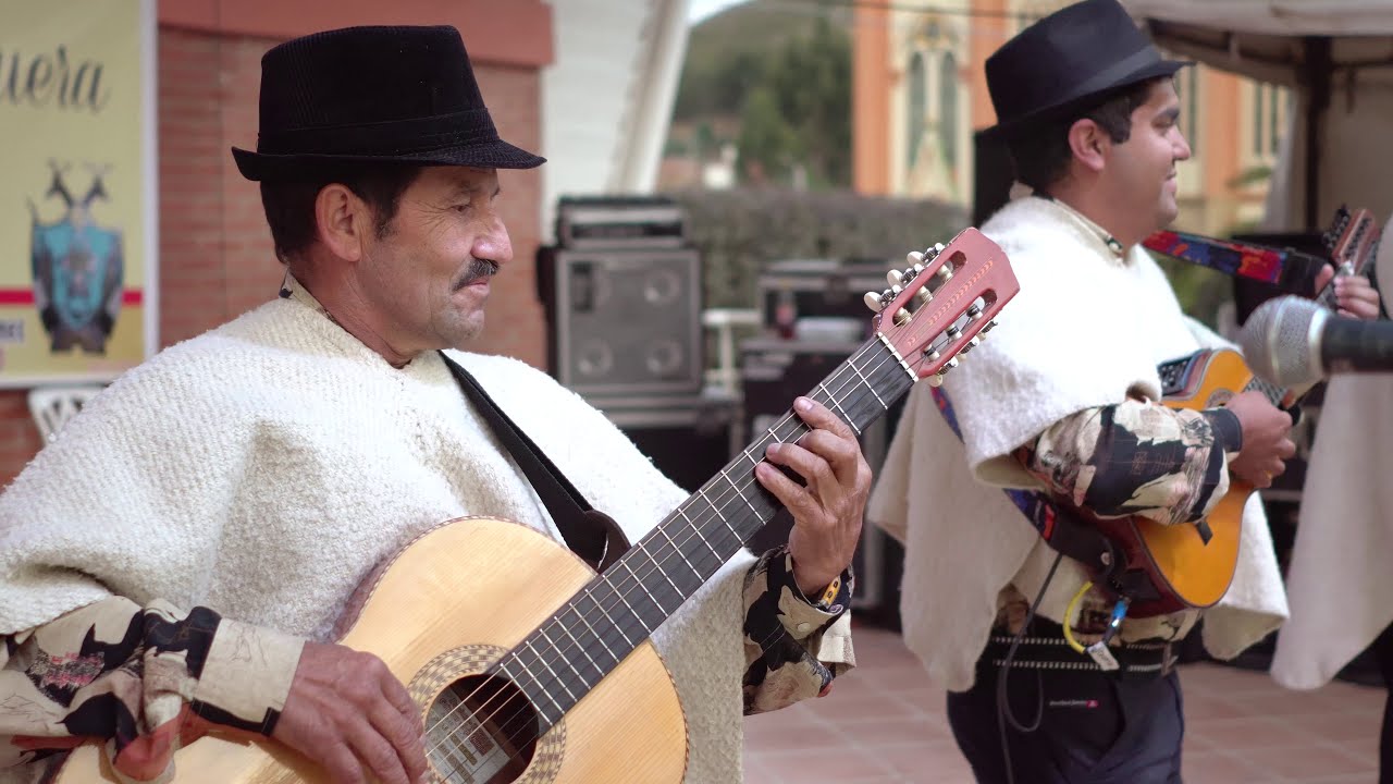 Los Hermanos Castro en vivo Andariego y Divertido - YouTube