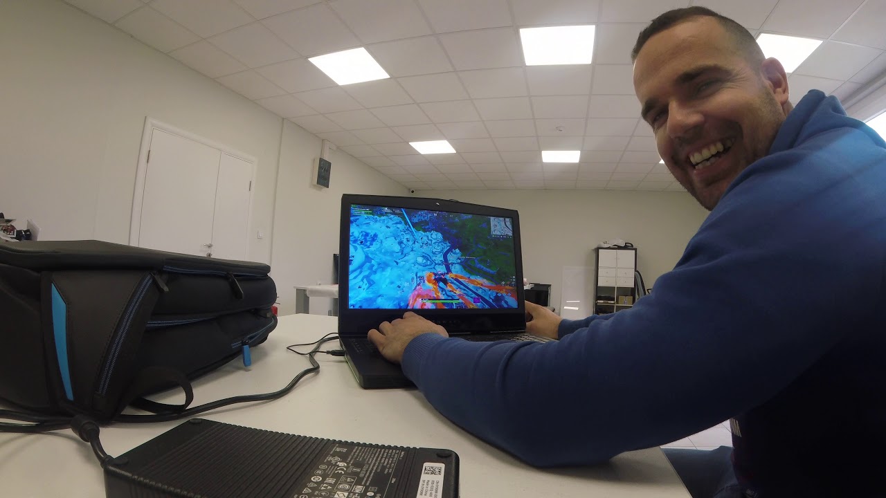 Alienware 17 R5 (4K) - YouTube