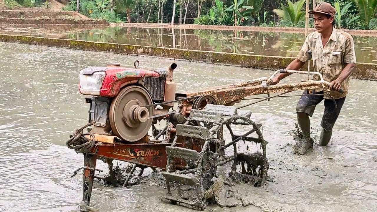 Traktor Sawah Quick G3000 Dengan Tenaga Diesel Kubota Meratakan Lahan ...
