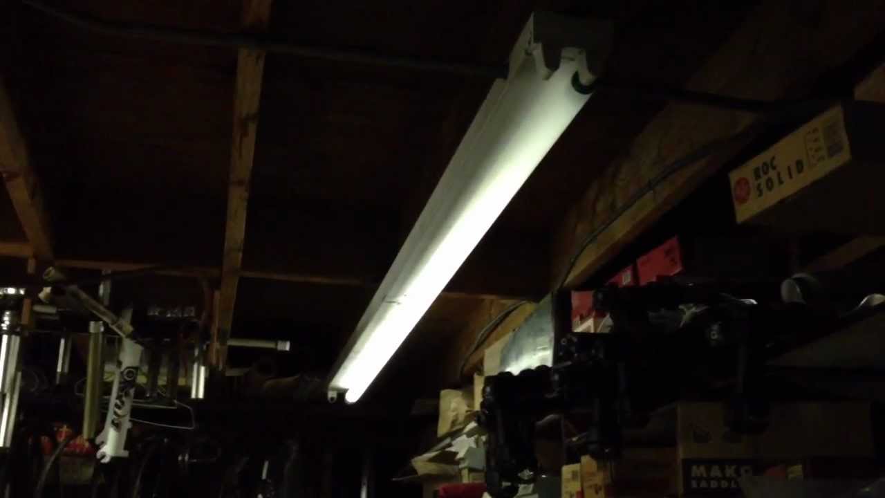 Fluorescent light fading. - YouTube