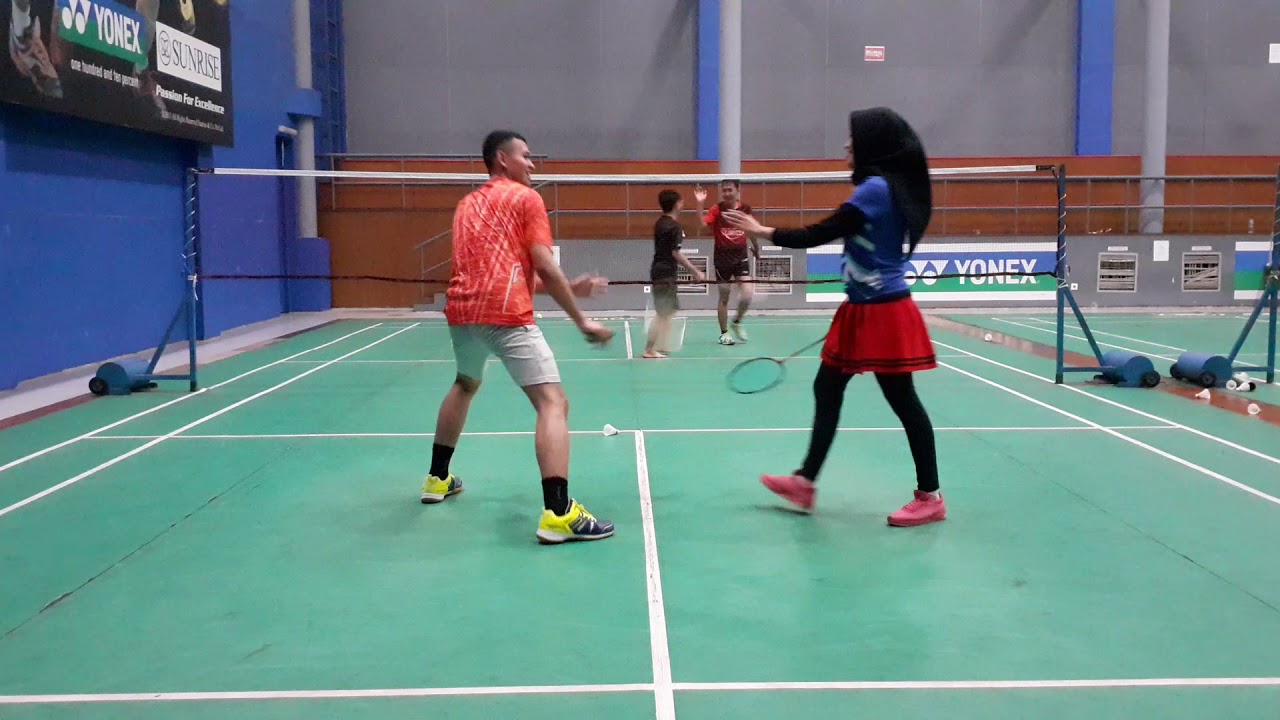 Mabar badminton #Ganda #Campuran vs #Ganda #Putra - YouTube