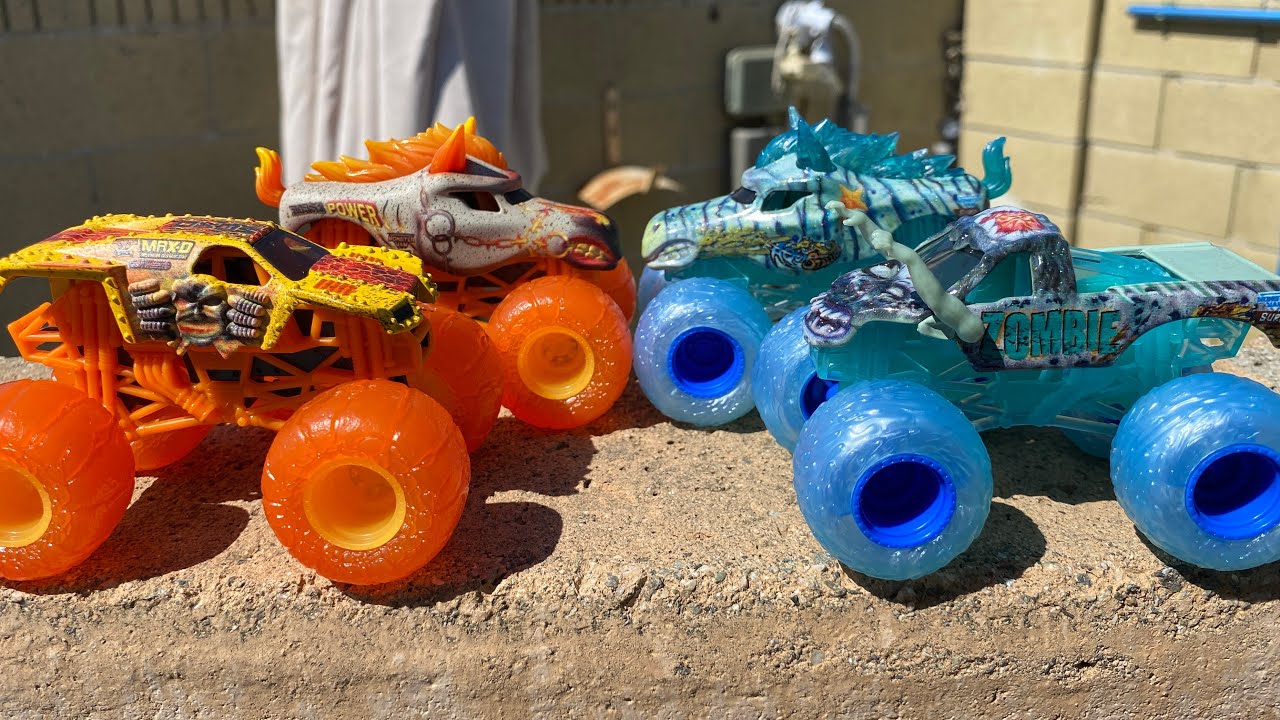 Spin Master Monster Jam Earth vs Surf Mix 2 Doubles - YouTube