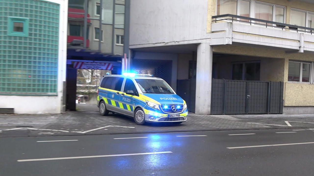 2x FuStKW PW Innenstadt PI 1 Polizei Bonn beim Ausrücken - YouTube